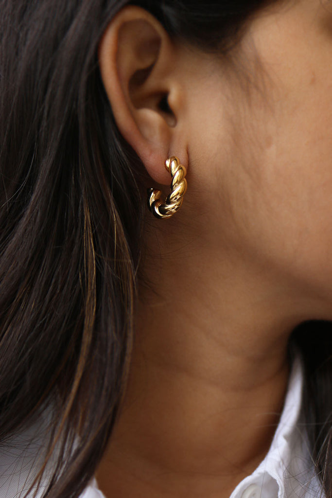 Solid Gold Twister Hoops – zahana